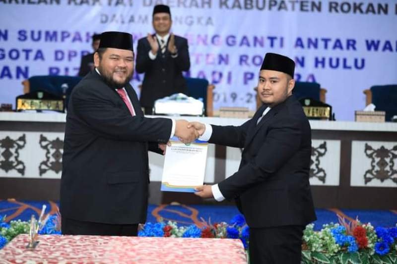 Riski Achmad Dilantik Jadi Anggota DPRD di Masjid Agung Islamic Center ...