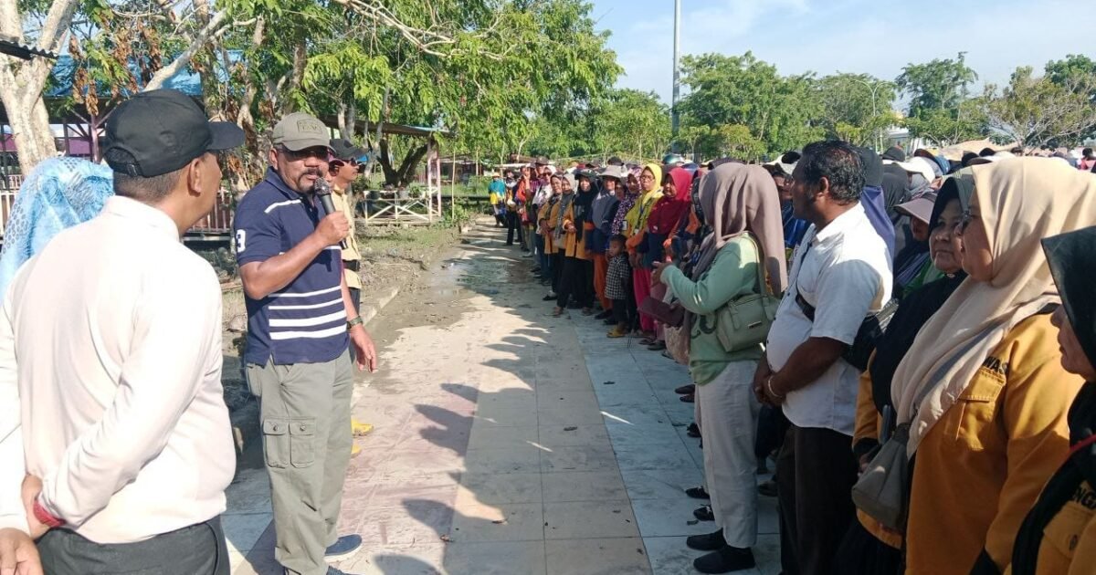 Goro Massal Kamis Bersih, DLH Rohil Bersihkan Median jalan Mulai Tugu ...